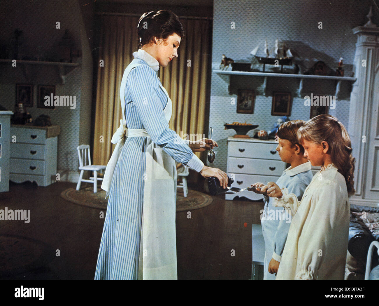 MARY POPPINS - 1964 Walt Disney film with Julie Andrews Stock Photo - Alamy