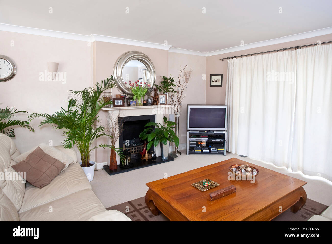 Home living room interior england hi-res stock photography and images ...