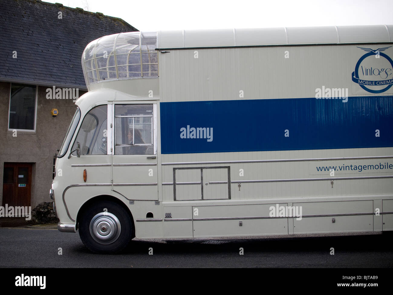 Vintage mobile cinemavintage mobile cinema hi-res stock photography and ...