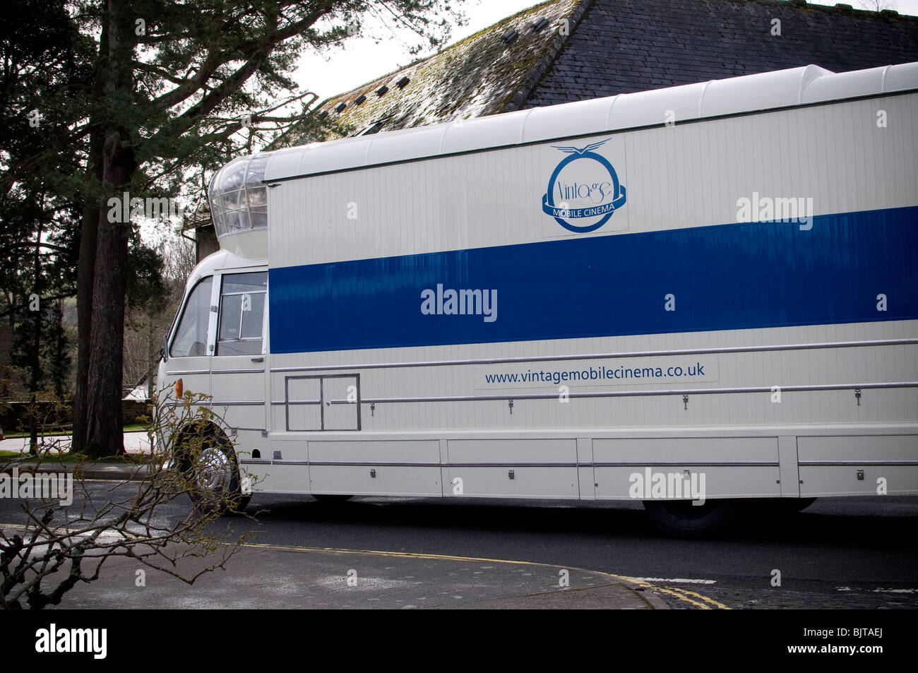 Vintage mobile cinemavintage mobile cinema hi-res stock photography and ...