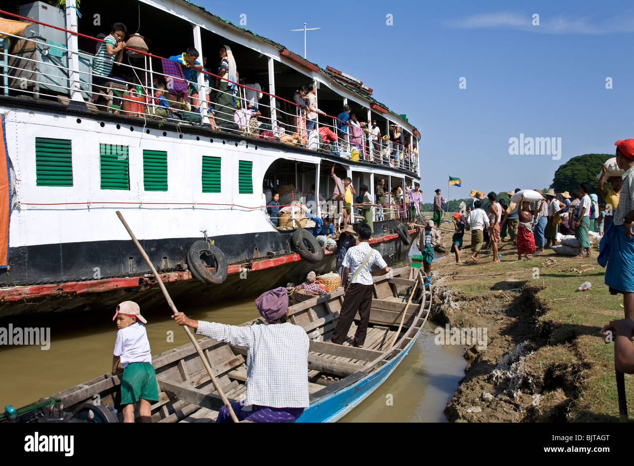 Bagan boat hi-res stock photography and images - Alamy
