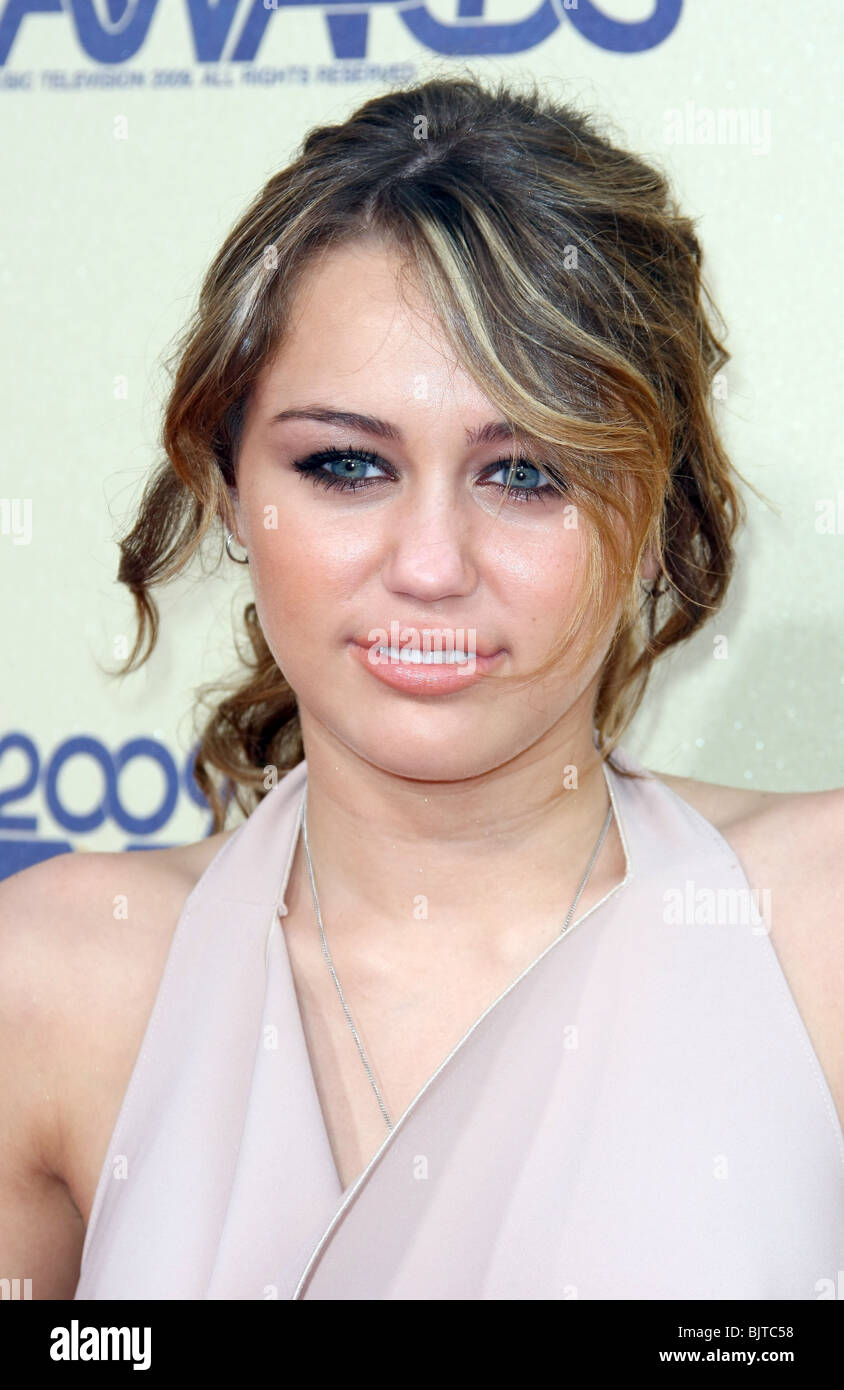 MILEY CYRUS 2009 MTV MOVIE AWARDS BURBANK LOS ANGELES CA USA 31 May ...
