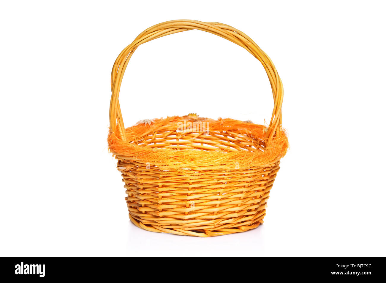 Old fashioned picnic basket hi-res stock photography and images - Alamy