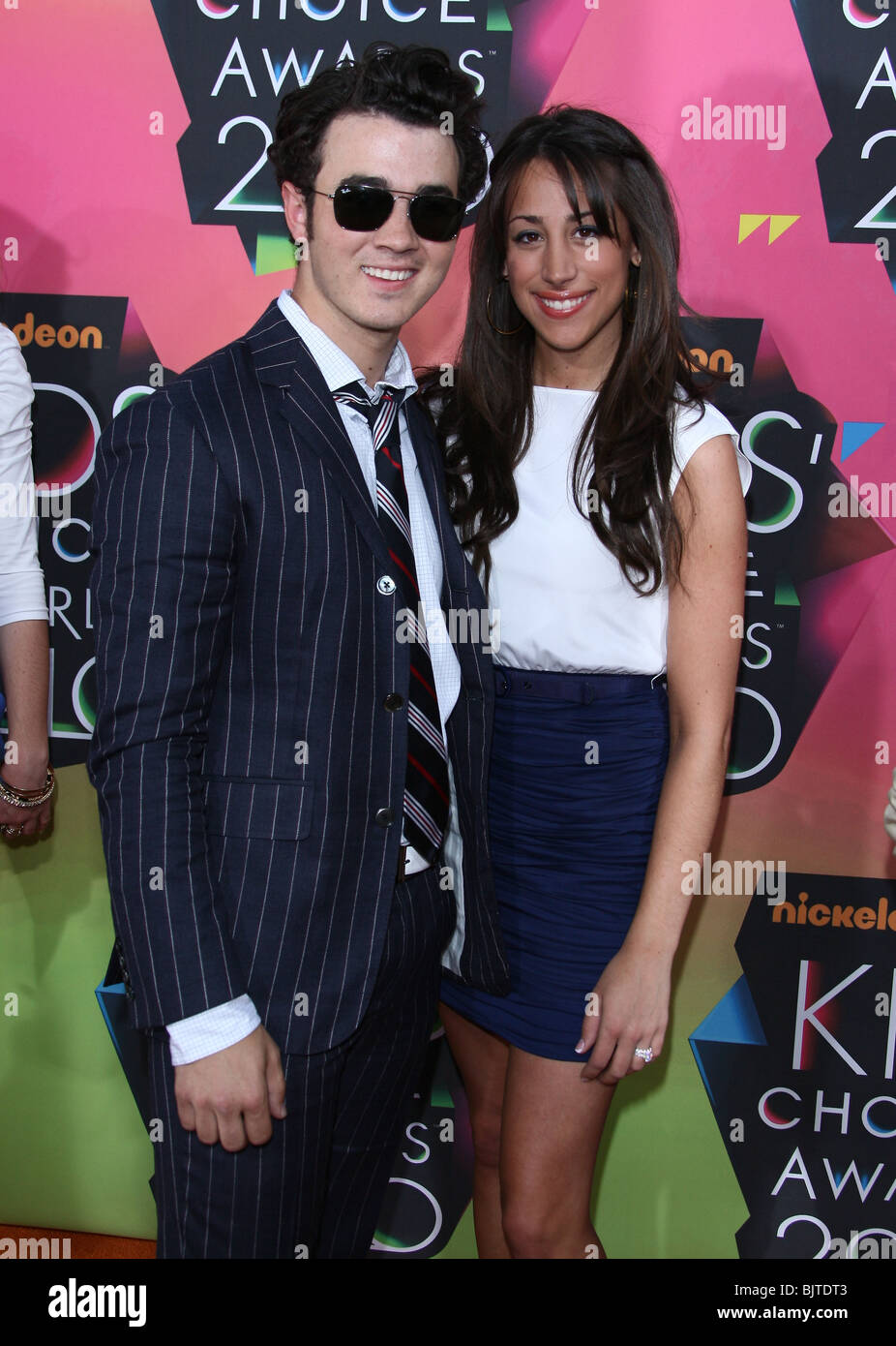 KEVIN JONAS DANIELLE JONAS NICKELODEON KIDS CHOICE AWARDS 2010 LOS ...