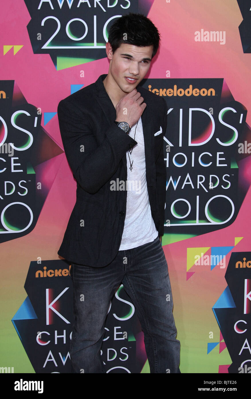 Taylor Lautner Full Body Shot