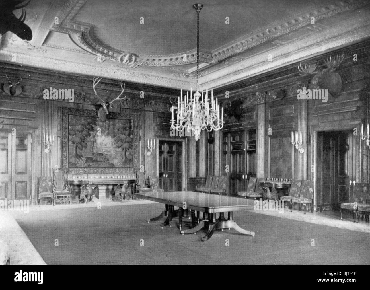 The State Dining-room at the White House, Washington DC, USA, 1908 ...
