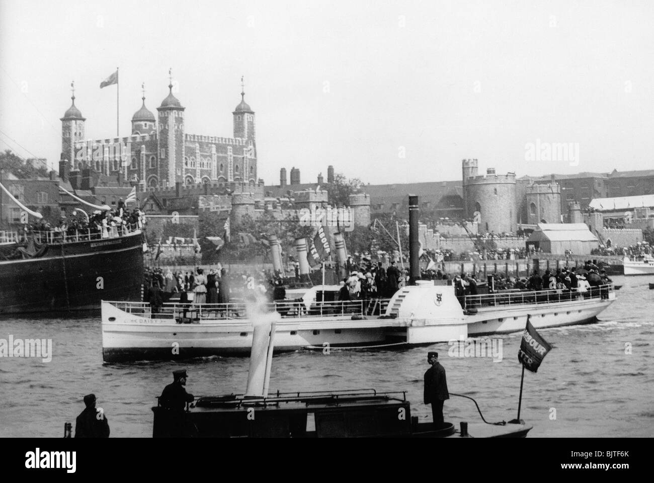 Opening tower bridge london 1894 hi-res stock photography and images ...