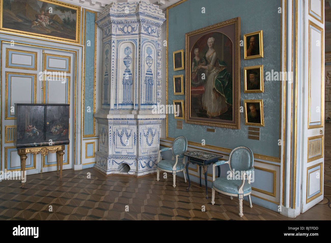 Moscow mansion hi-res stock photography and images - Alamy