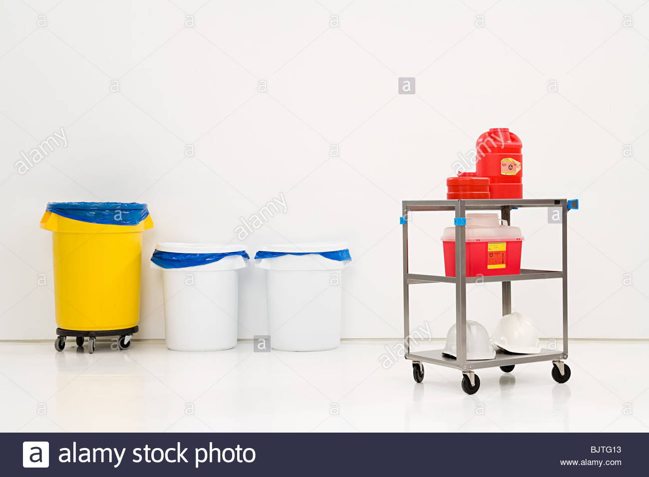 Trash Bins Stock Photos & Trash Bins Stock Images - Alamy