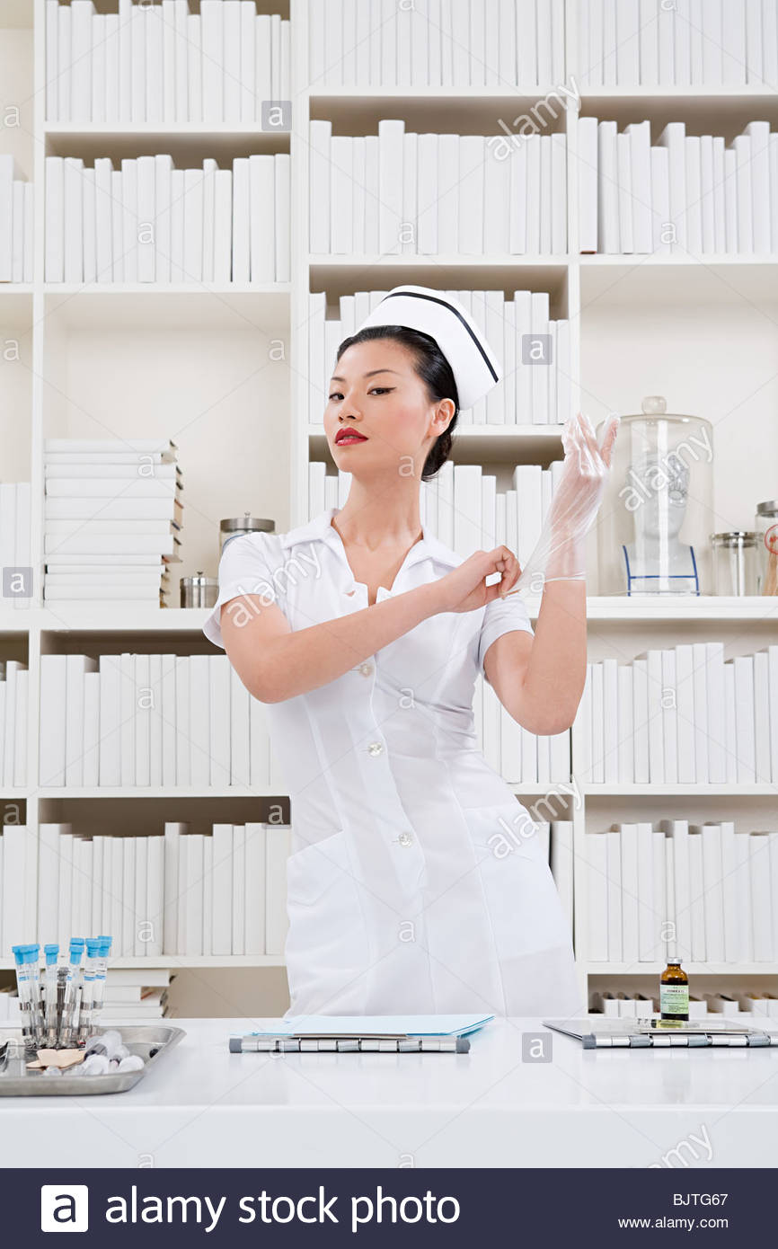 Nurse Putting Surgical Glove On Stock Photos & Nurse Putting Surgical ...