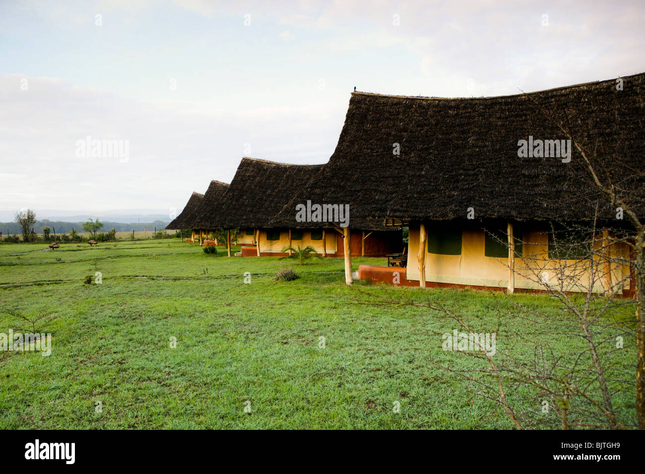 Kenya hut hi-res stock photography and images - Alamy