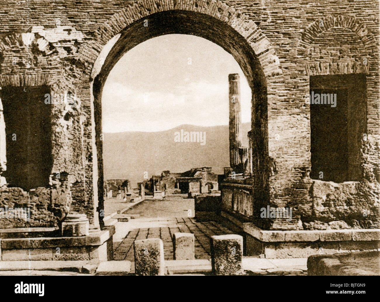 Arco di nerone hi-res stock photography and images - Alamy Arco di nerone hi-res stock photography and images - Alamy