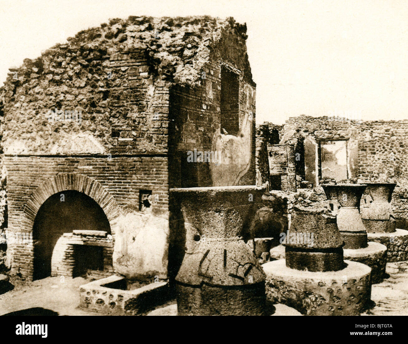 Roman bakery at pompeii hi-res stock photography and images - Alamy