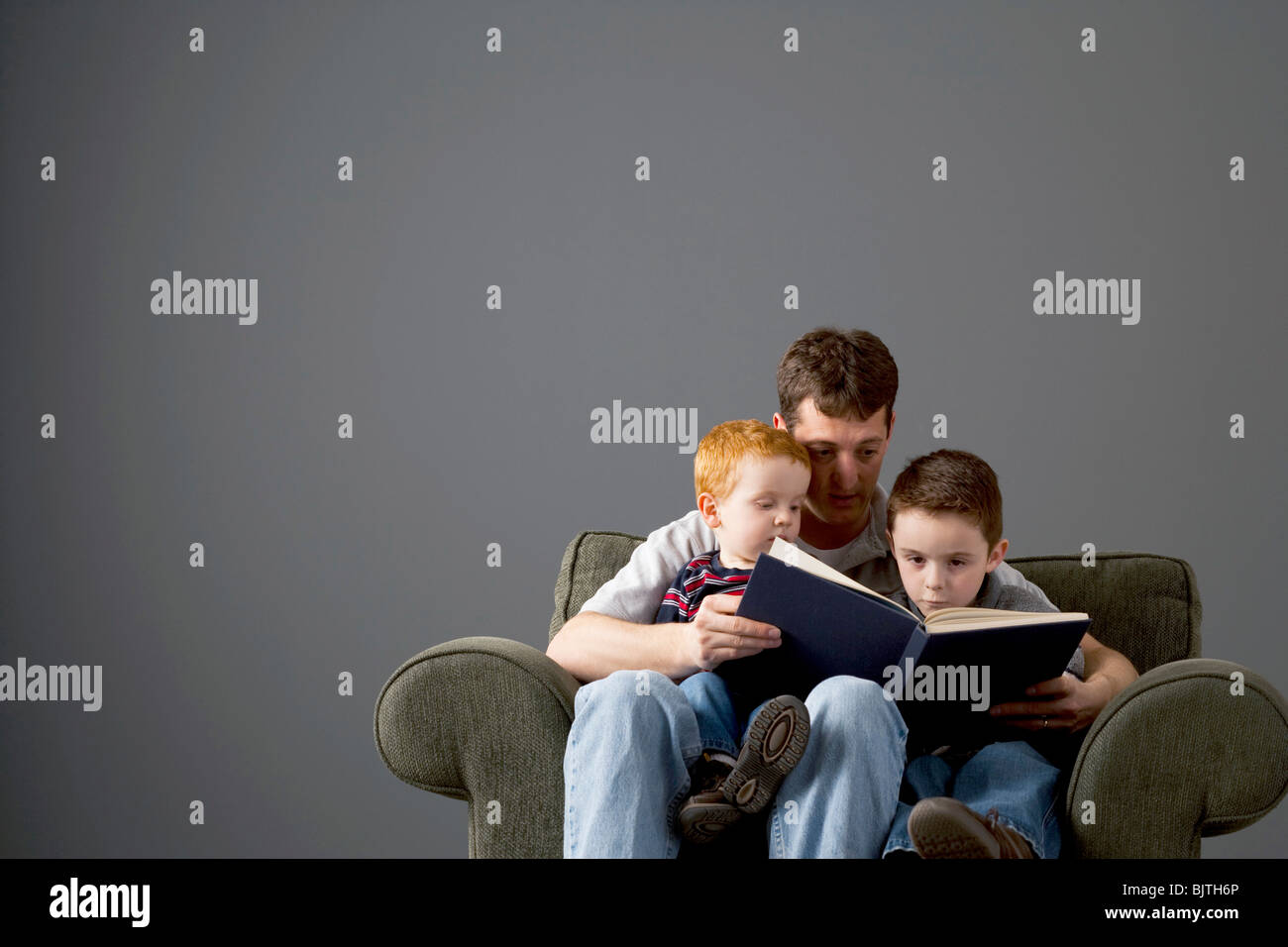 Fathers books hi-res stock photography and images - Alamy