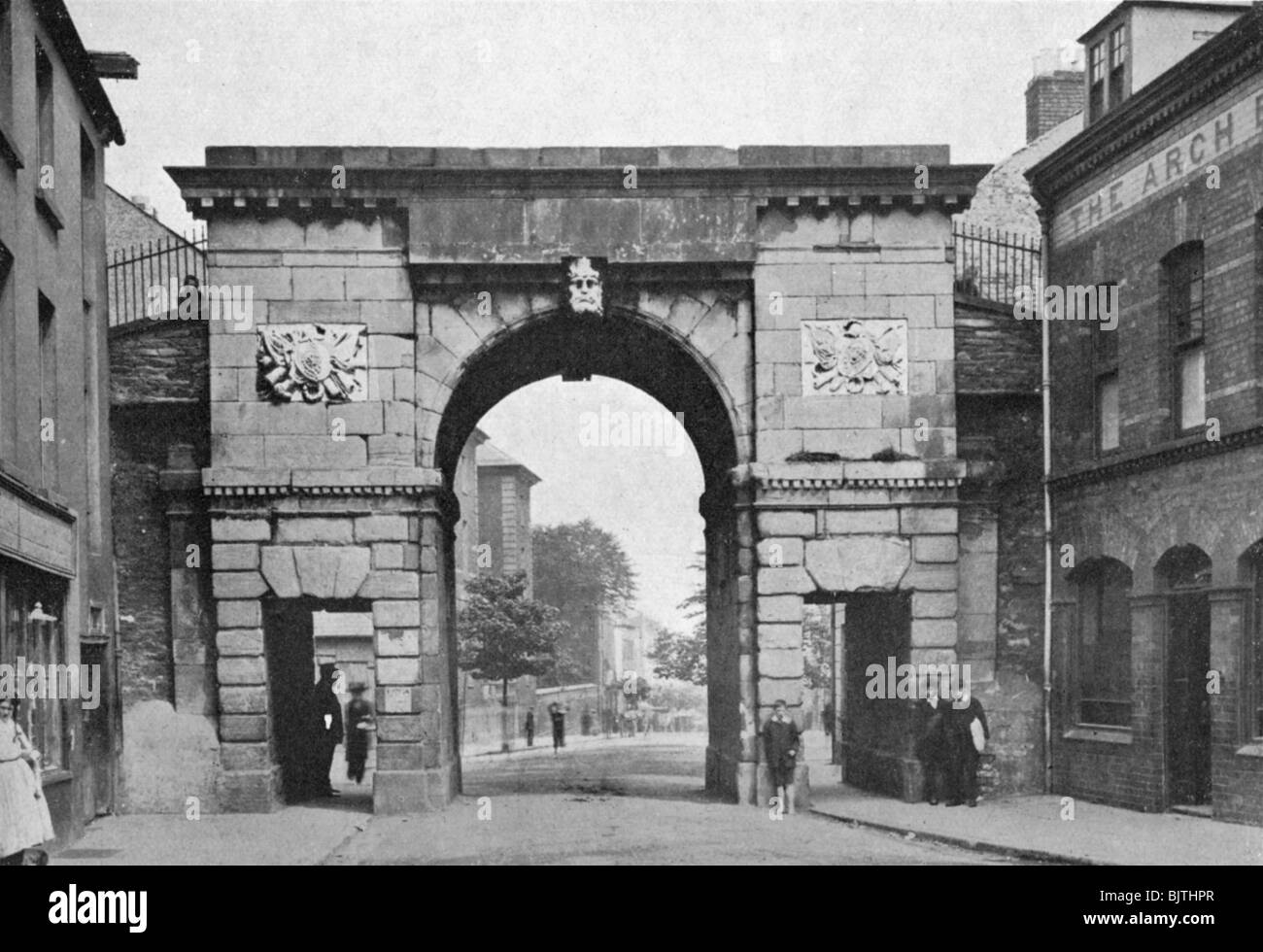 Bishops gate walls of derry Black and White Stock Photos & Images - Alamy