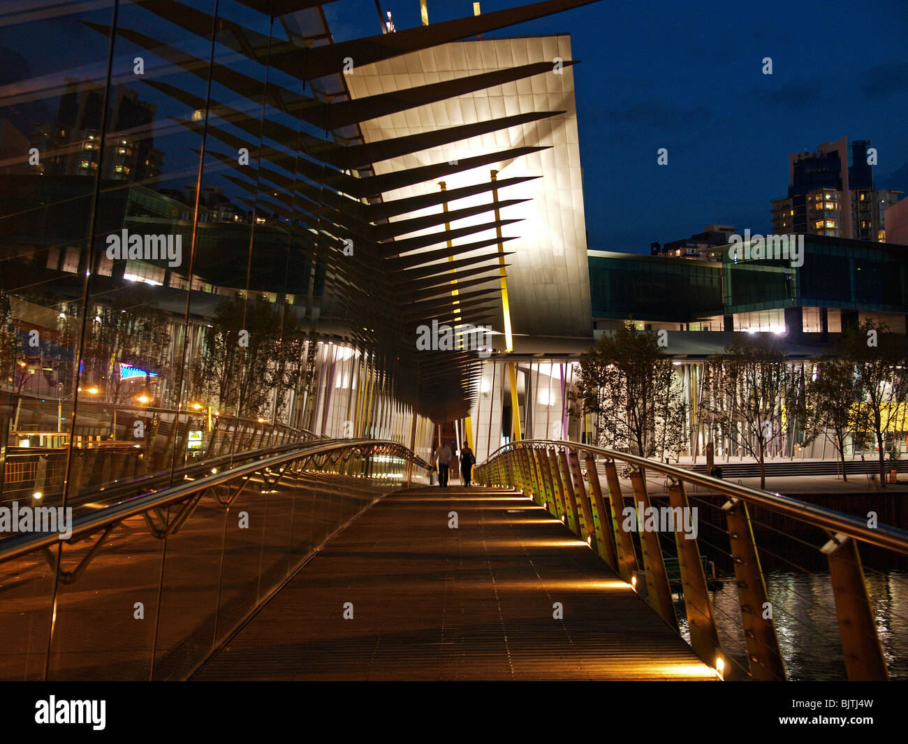 Victoria bridge footbridge over river hi-res stock photography and ...