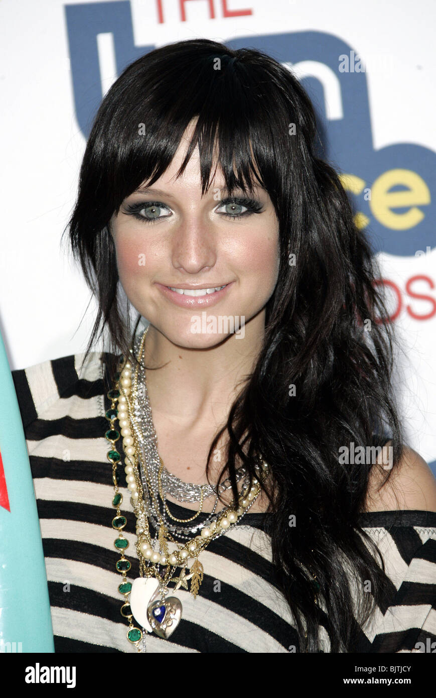 ASHLEE SIMPSON TEEN CHOICE AWARDS 2004 UNIVERSAL AMPHITHEATRE BURBANK LOS ANGELES USA 08 August ...