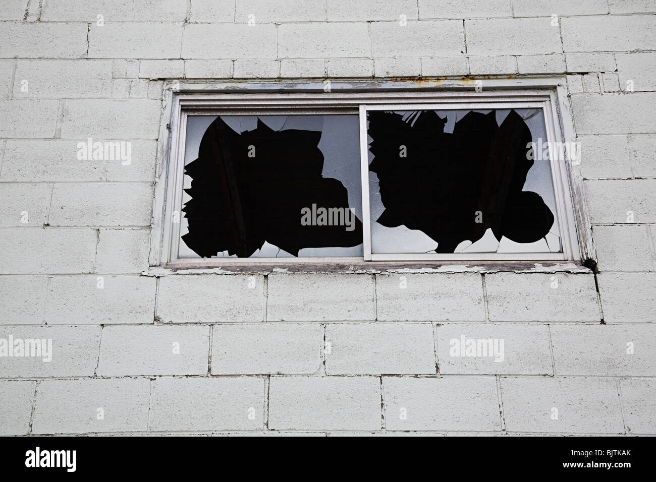 Broken structures hi-res stock photography and images - Alamy