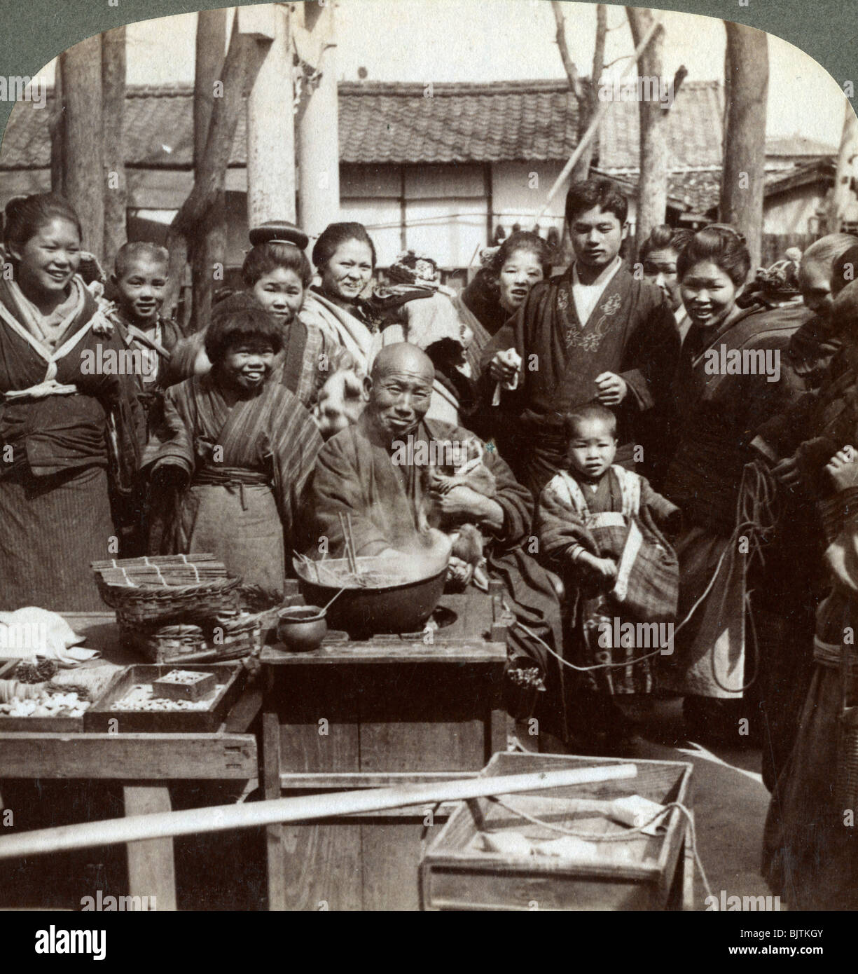 Street performer with a monkey hi-res stock photography and images - Alamy