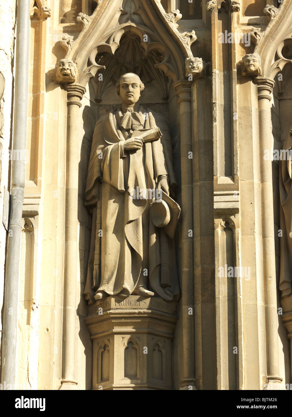 Statue canterbury cathedral canterbury kent hi-res stock photography ...