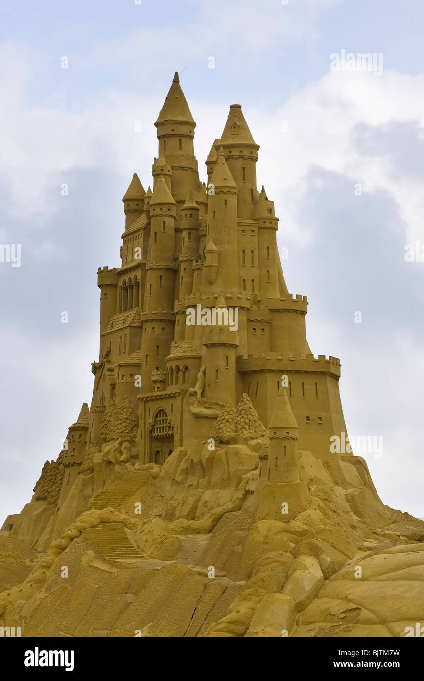 Build sand castle hi-res stock photography and images - Alamy