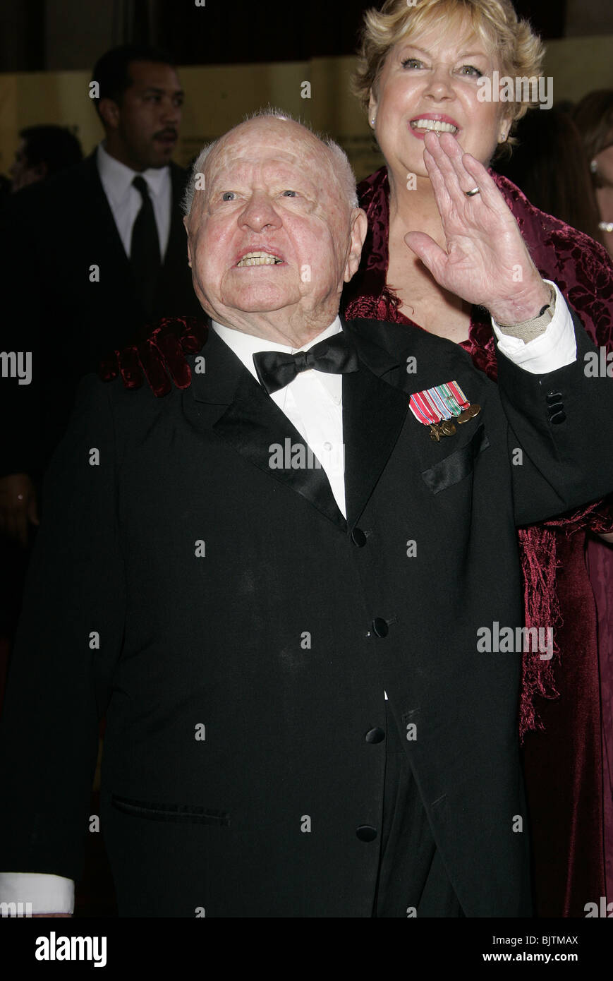 MICKEY ROONEY & JAN ROONEY 79TH ACADEMY AWARDS ARRIVALS KODAK THEATRE ...