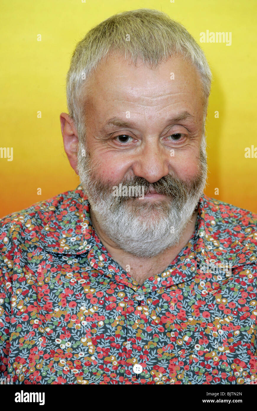 MIKE LEIGH VERA DRAKE PHOTOCALL 61ST VENICE FILM FESTIVAL LIDO VENICE ...