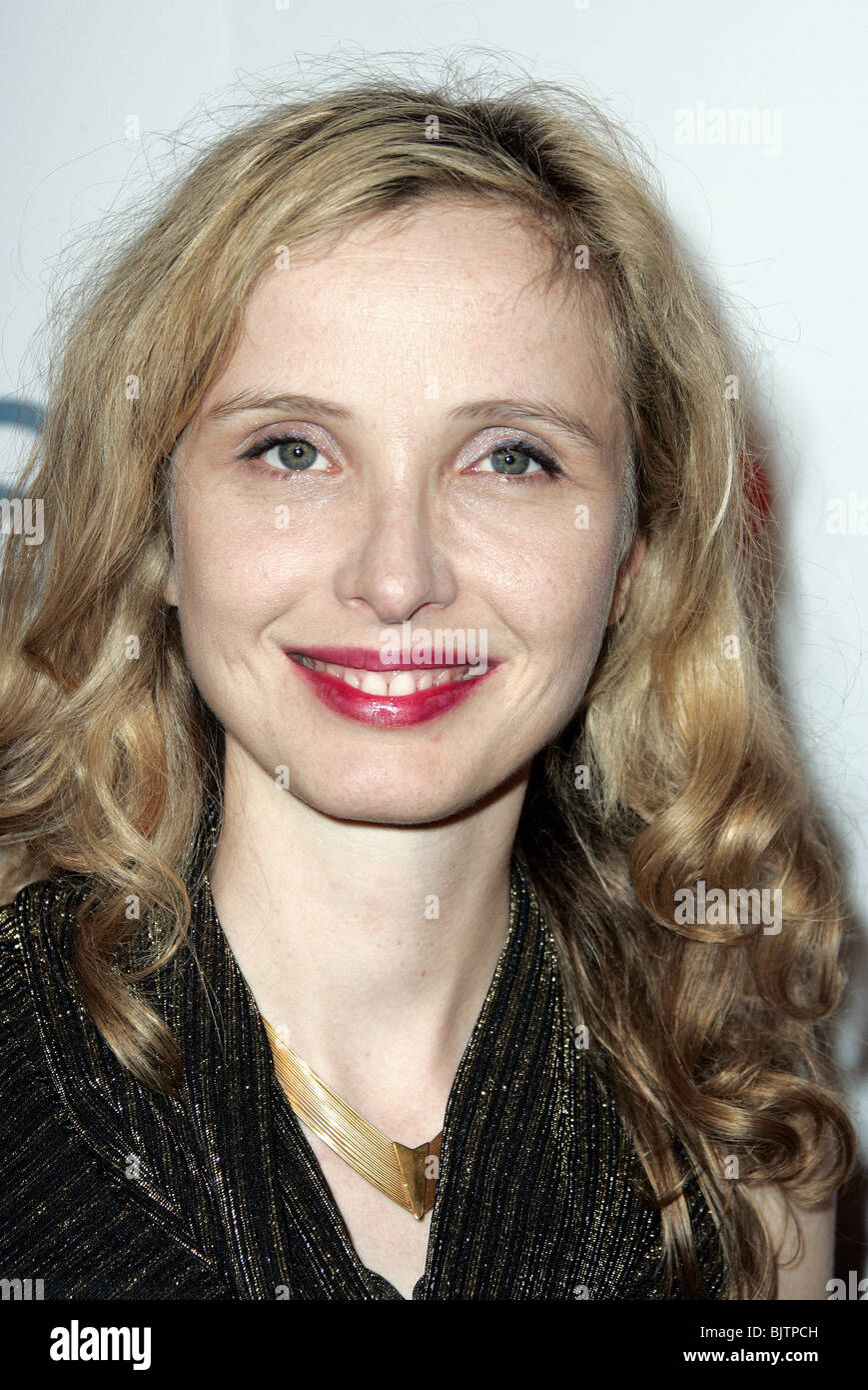 JULIE DELPY I HEART HUCKABEES FILM PREMIE THE GROVE HOLLYWOOD LOS ...