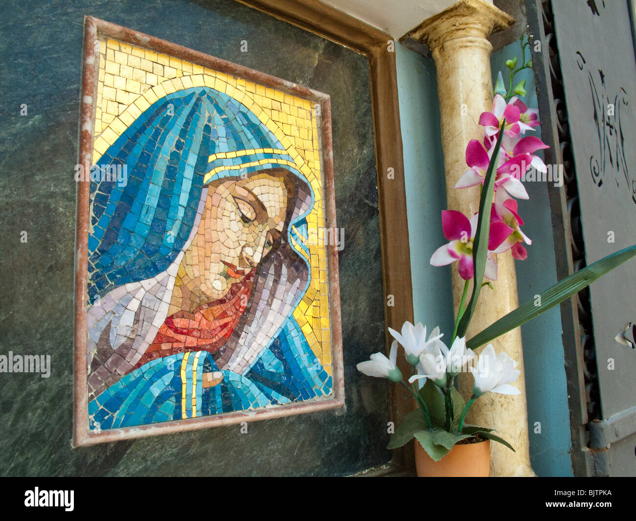 Venice, Italy. colourful religious shrine in Canareggio Stock Photo - Alamy