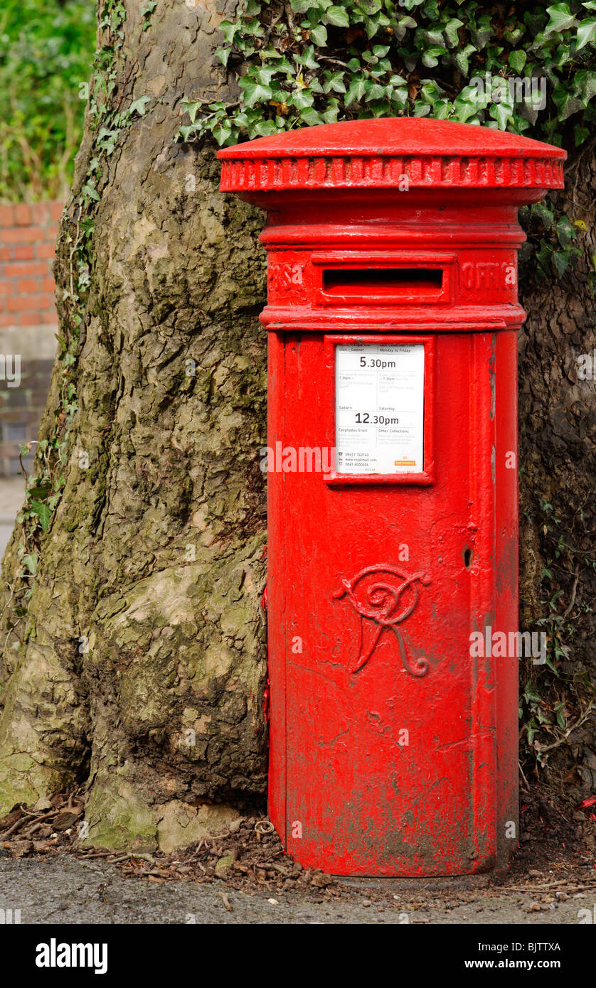 Royal mailbox hi-res stock photography and images - Alamy