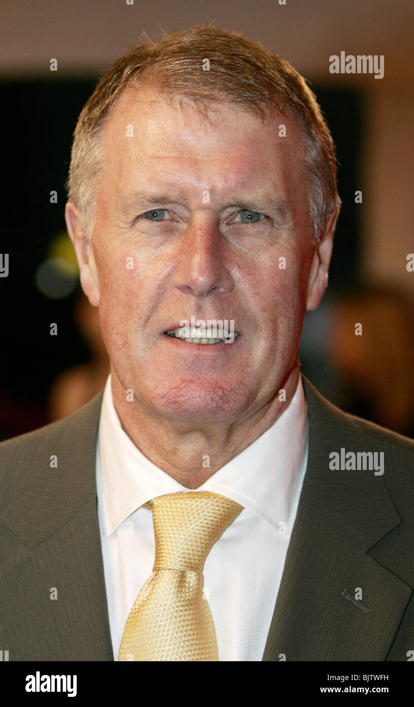 Geoff hurst hi-res stock photography and images - Alamy
