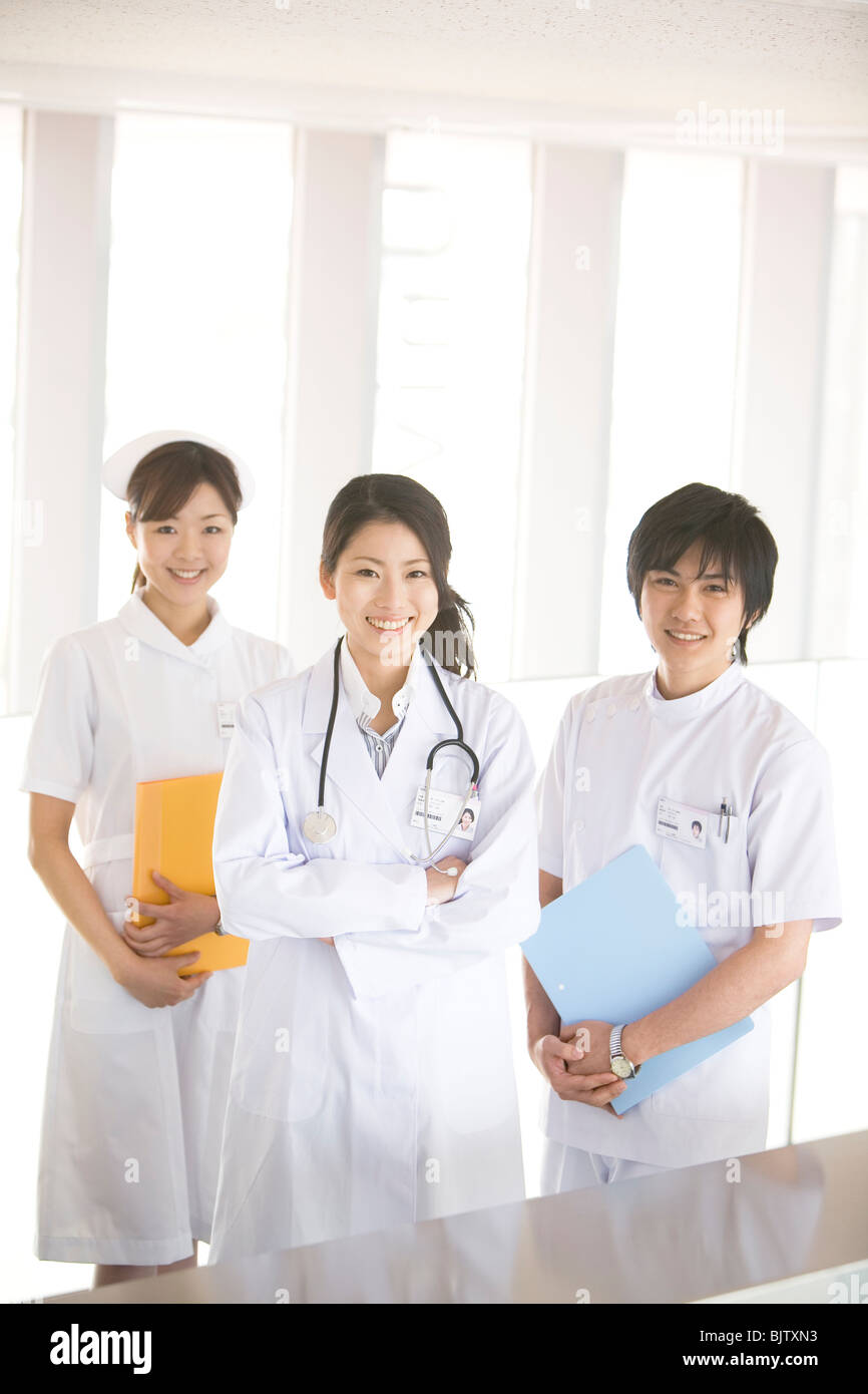 Nurses smiling hi-res stock photography and images - Alamy