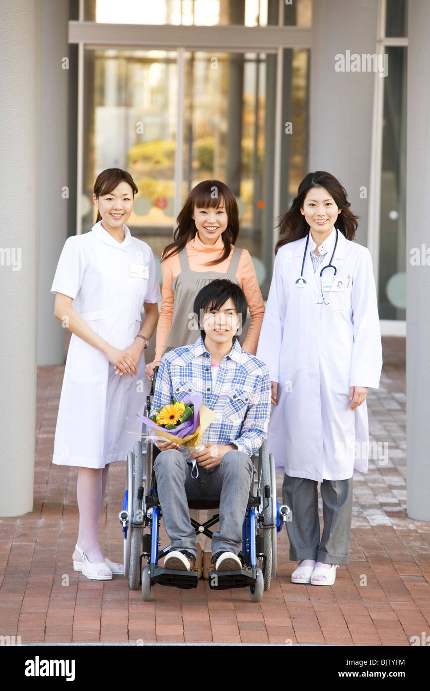 Patient with his doctor and nurse outside a hospital Stock Photo - Alamy