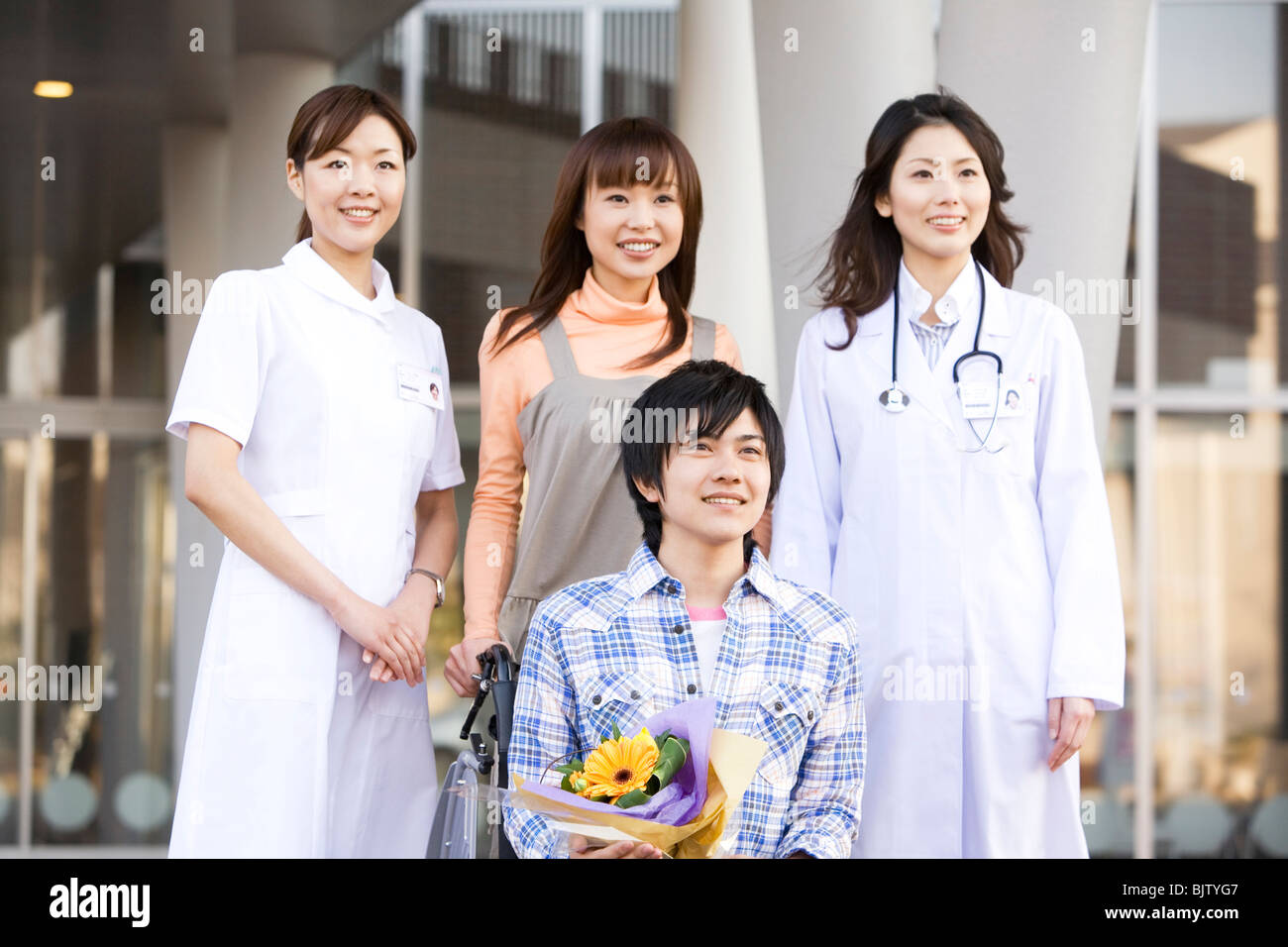 Patient with his doctor and nurse outside a hospital Stock Photo - Alamy