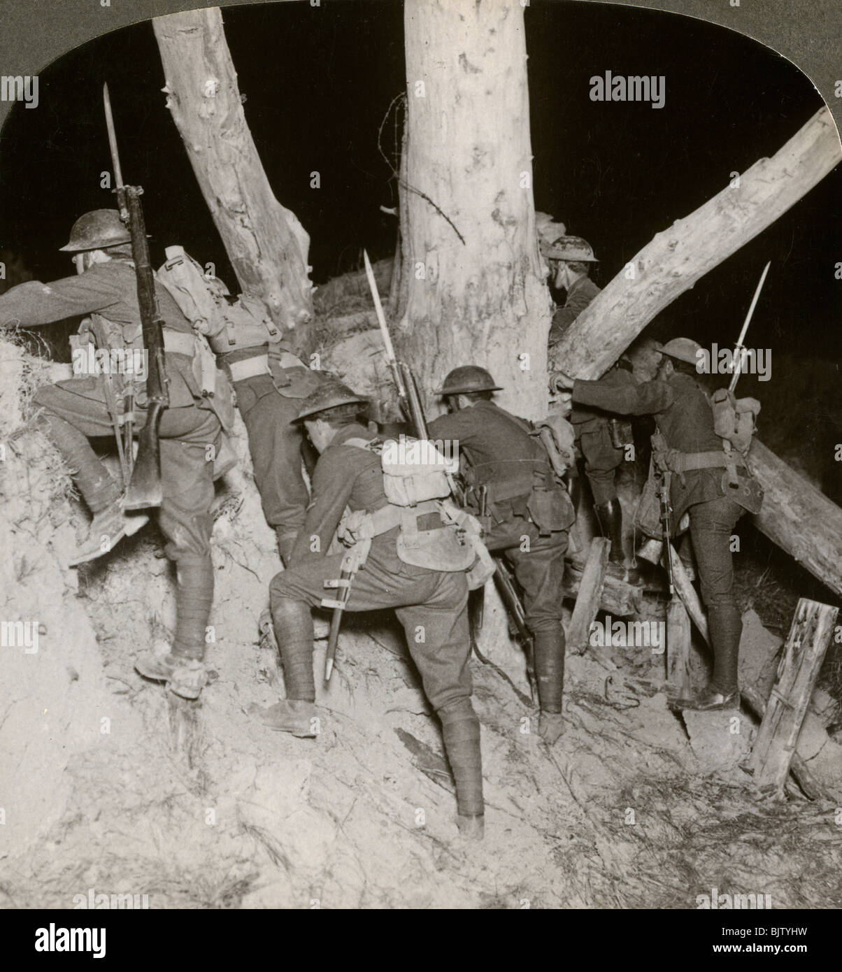 Soldiers ww1 leaving for war hi-res stock photography and images - Alamy