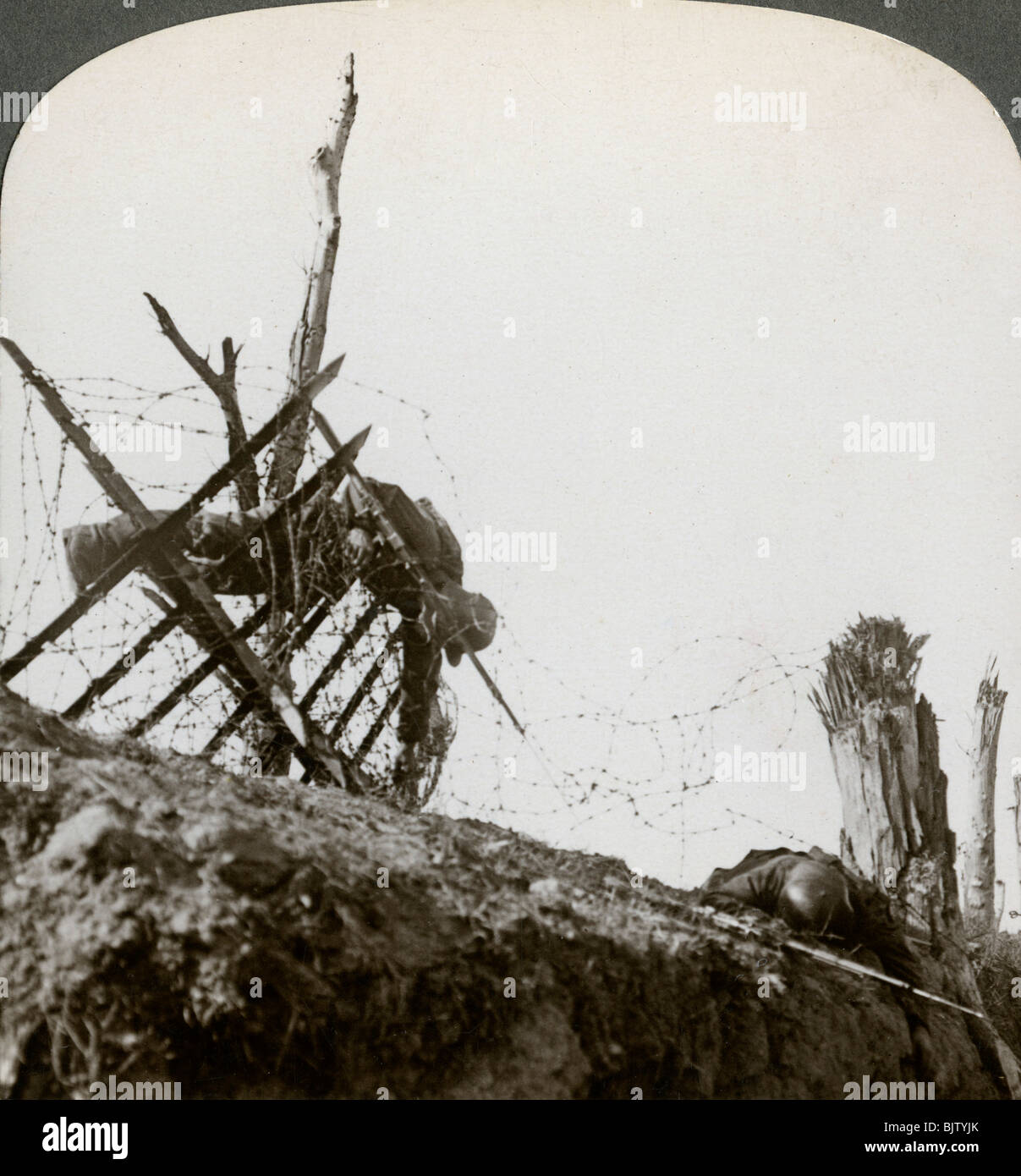Dead soldiers on battlefield ww1 hi-res stock photography and images ...