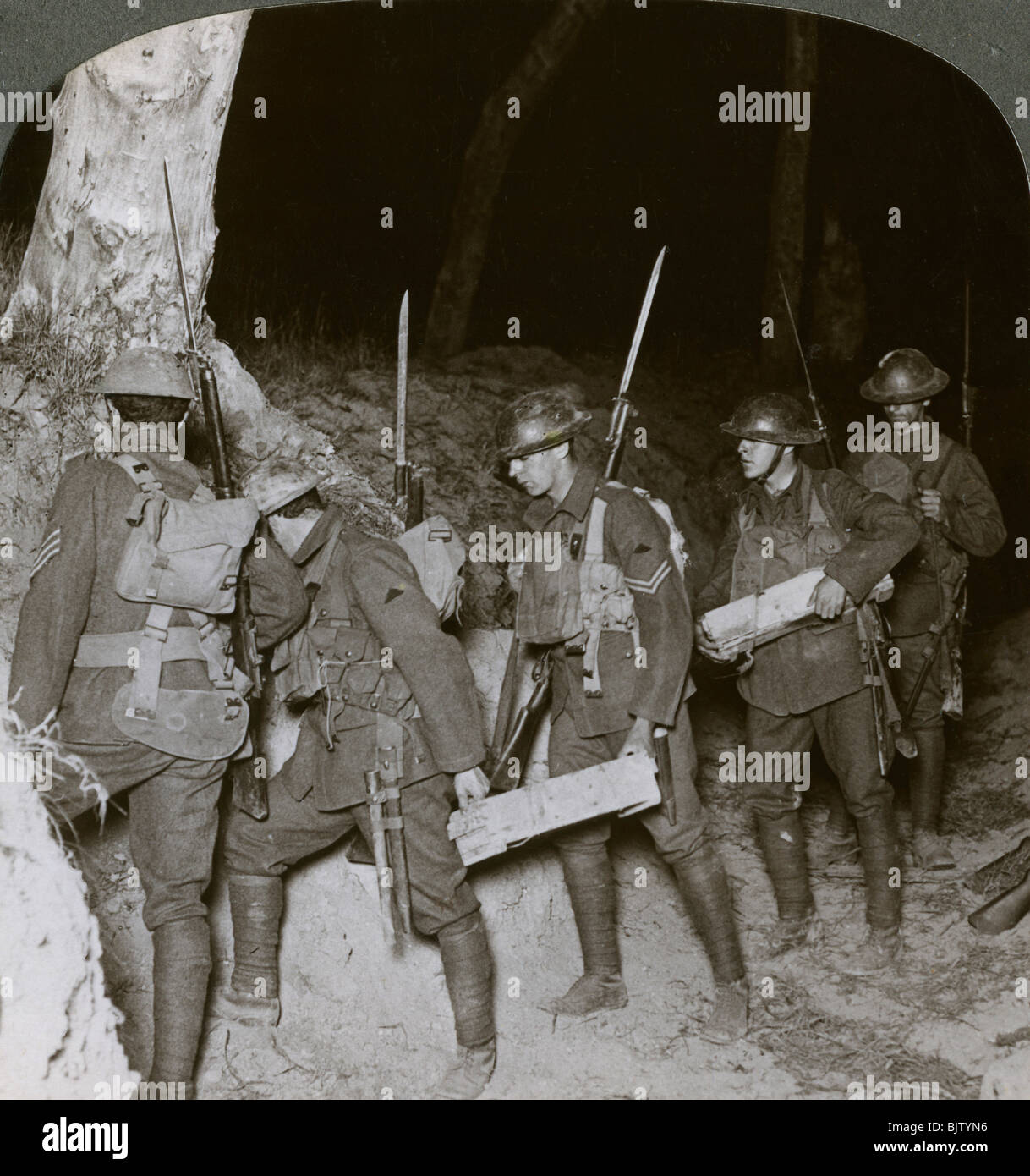 Trench raid ww1 hi-res stock photography and images - Alamy