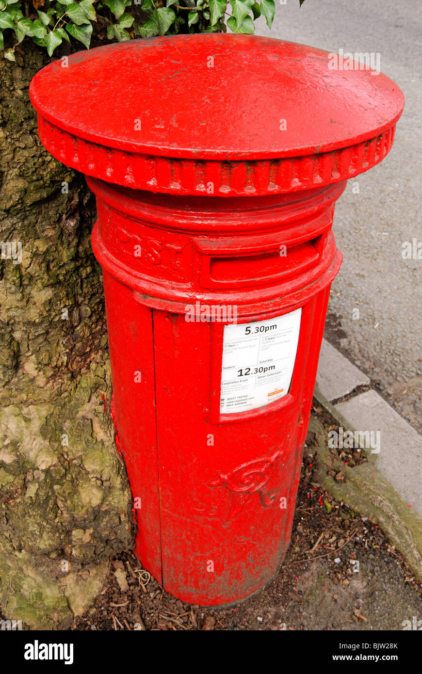 Royal mailbox hi-res stock photography and images - Alamy
