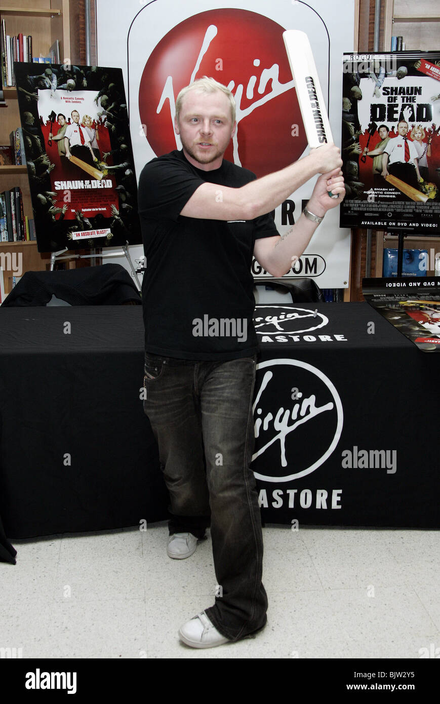 SIMON PEGG SHAUN OF THE DEAD DVD SIGNING VIRGIN MEGASTORE LOS ANGELES ...