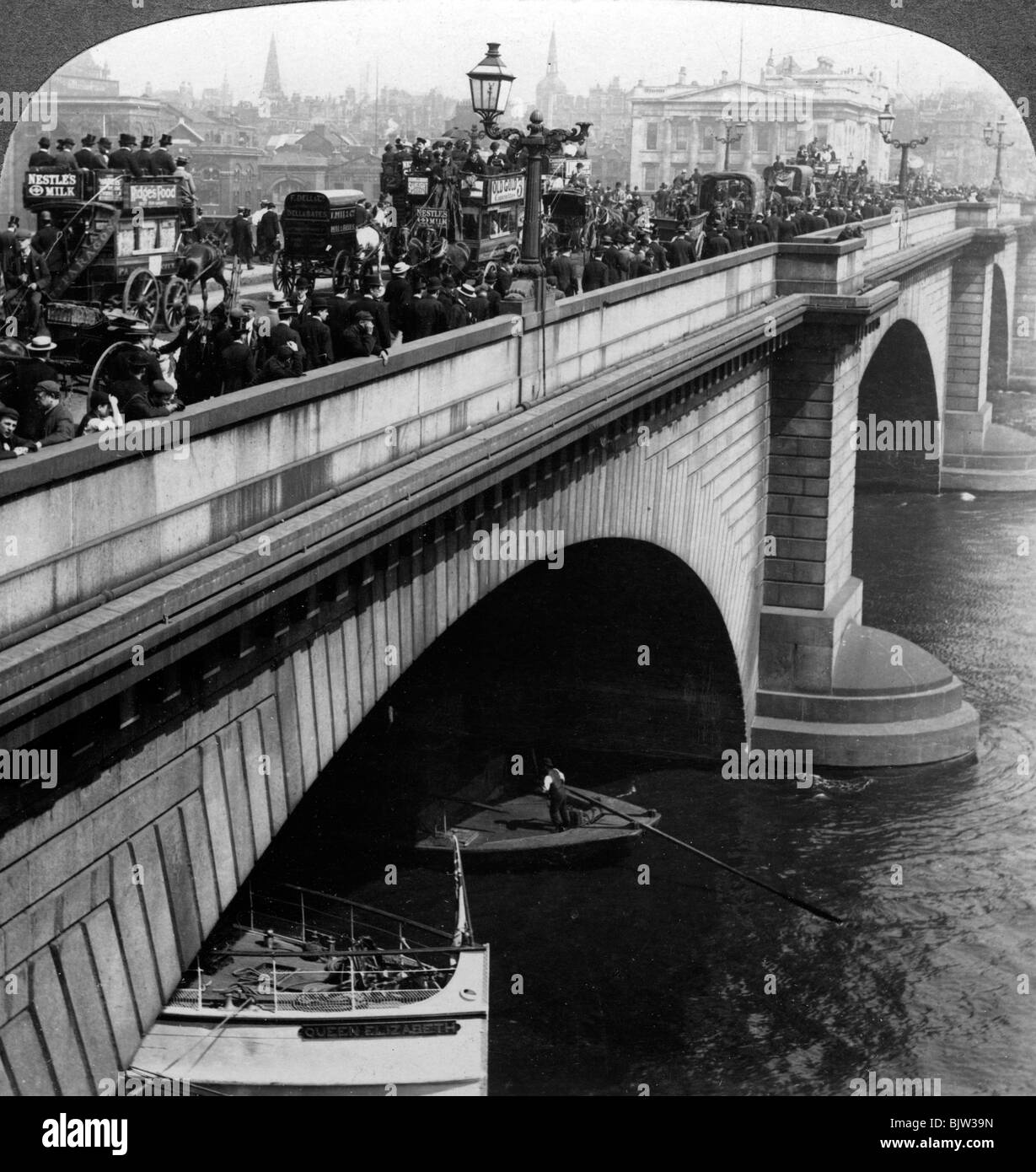 London bridge water bus pier hi-res stock photography and images - Alamy