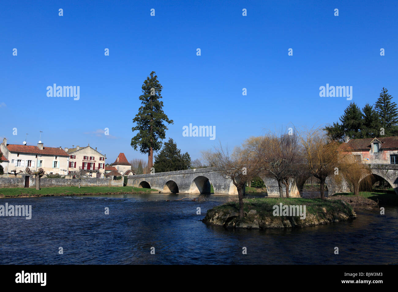 france dordogne perigord bourdeilles on the river dronne Stock Photo ...