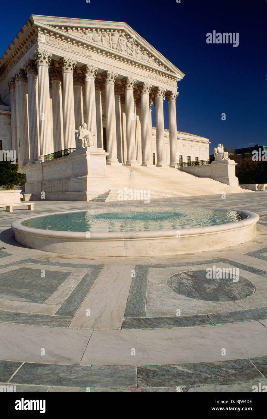 Dc courthouse statues hi-res stock photography and images - Alamy