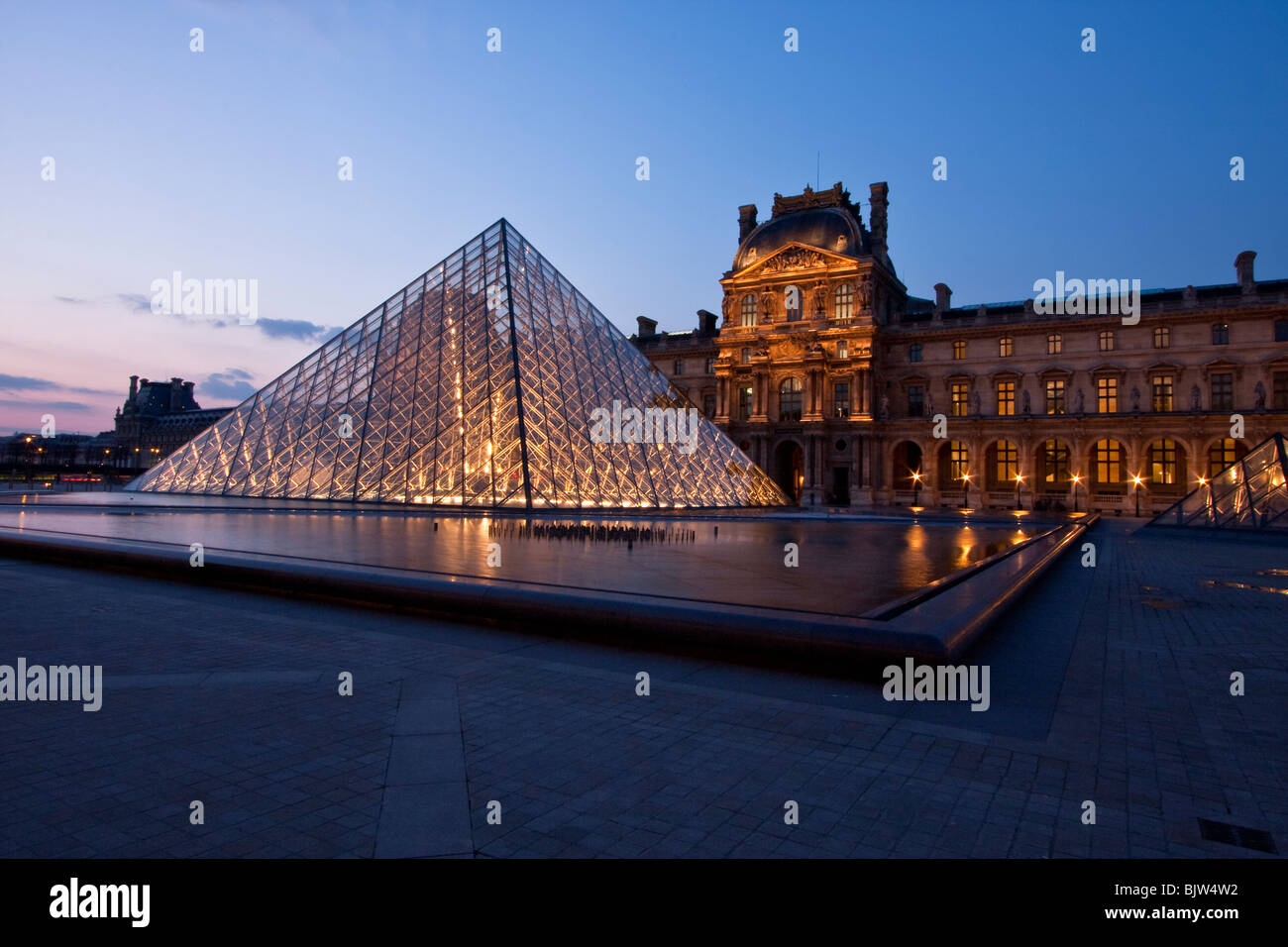Louvre courtyard hi-res stock photography and images - Alamy