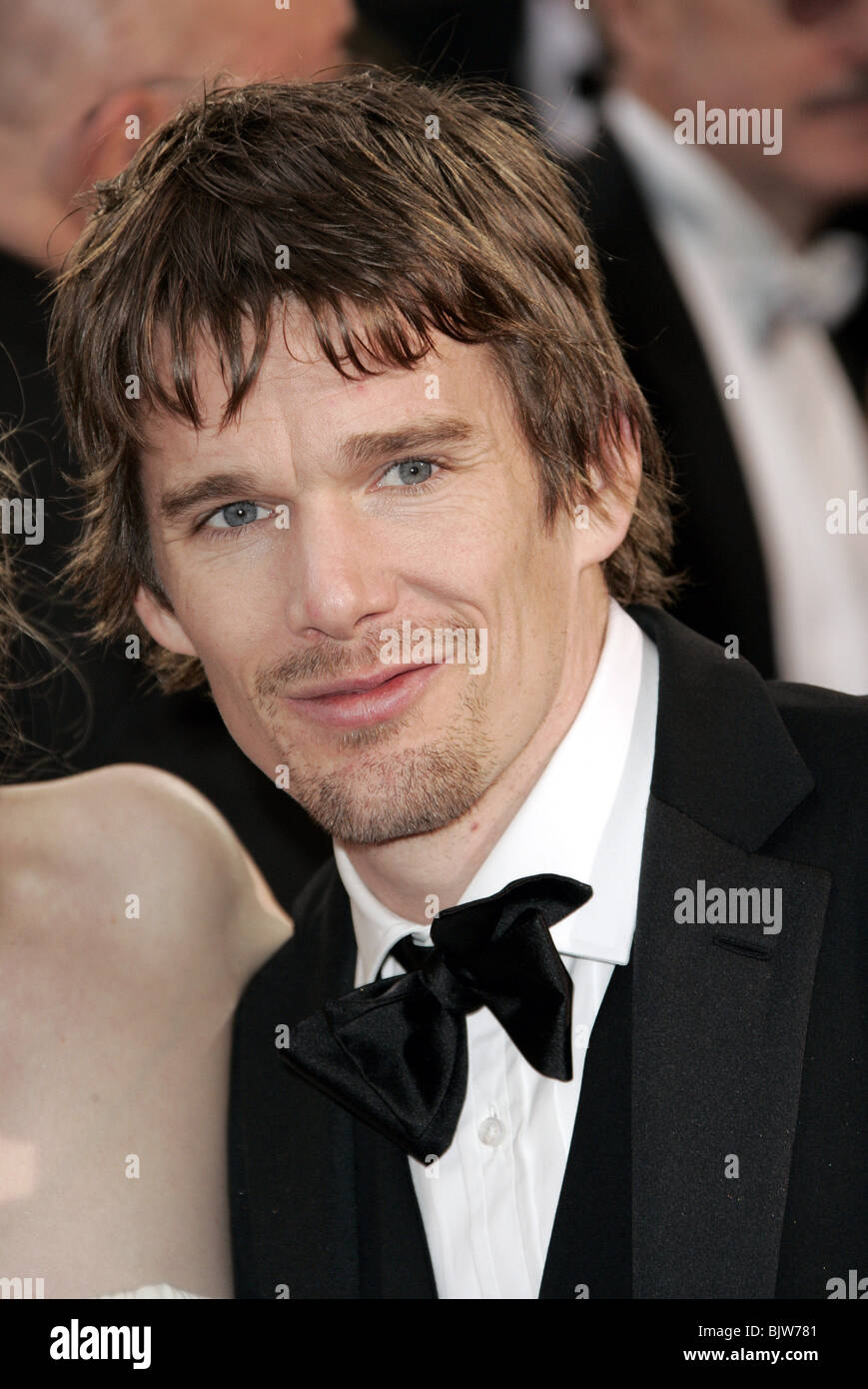 Ethan hawke oscars 2005 kodak hi-res stock photography and images - Alamy