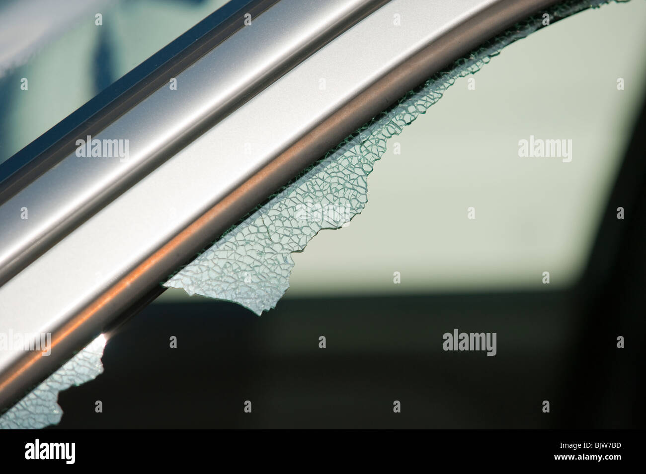 Smashed vehicle hi-res stock photography and images - Alamy
