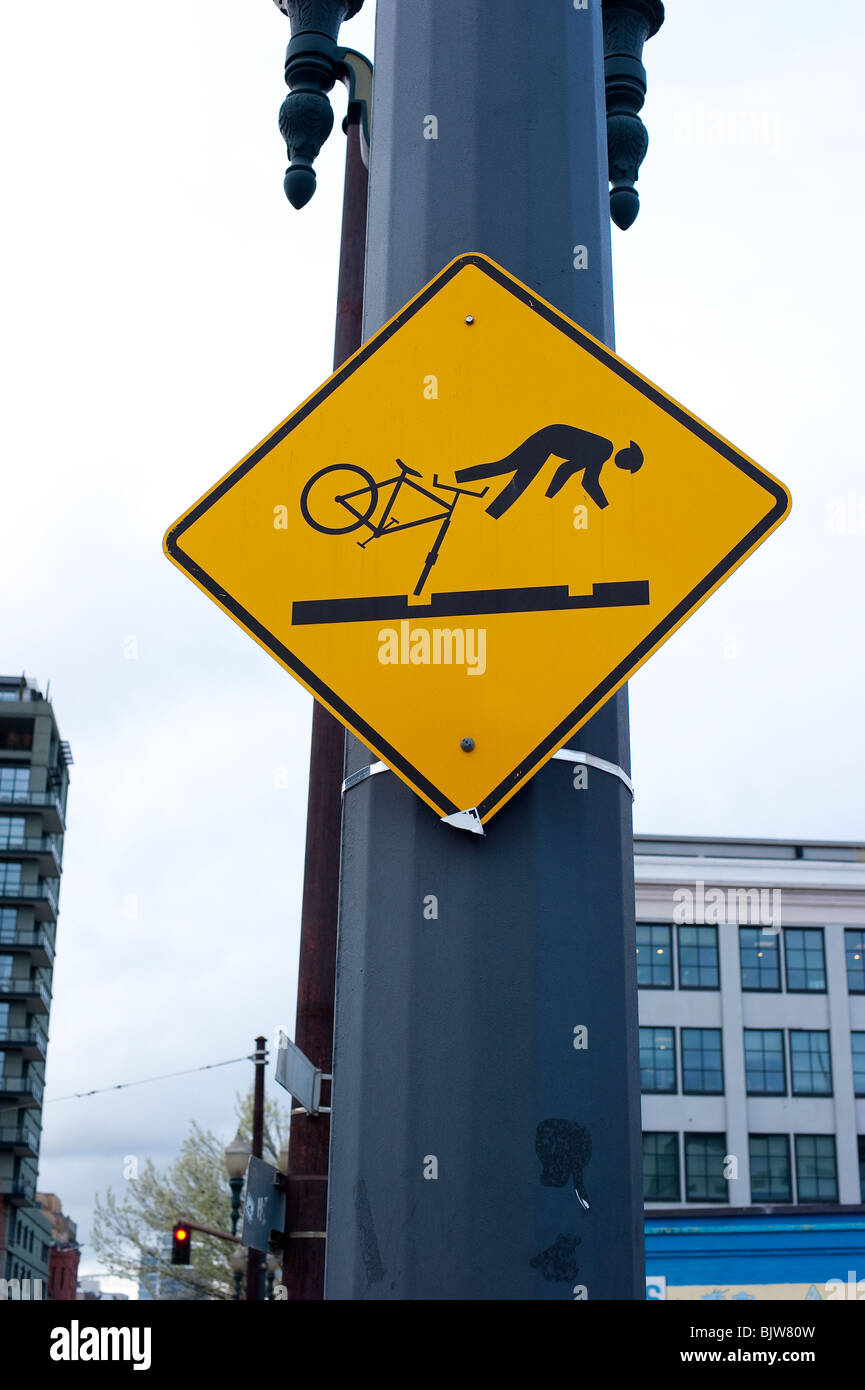 Cyclist warning sign hi-res stock photography and images - Alamy