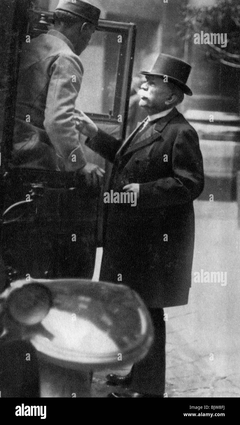 French soldier 1920s hi-res stock photography and images - Alamy
