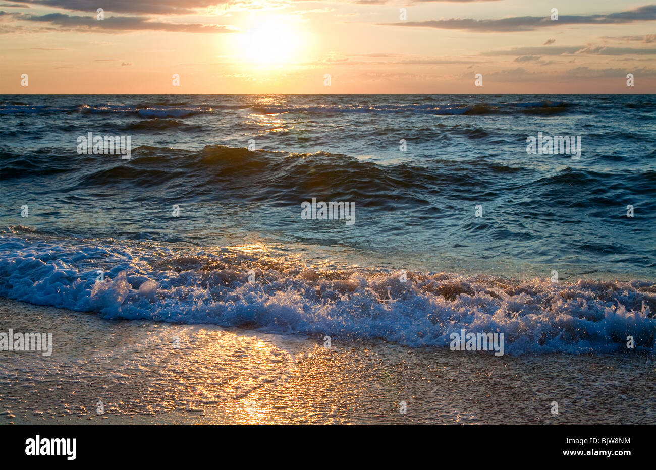 Wave sunset surf hi-res stock photography and images - Alamy