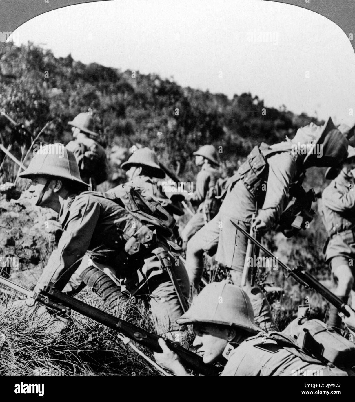 British infantry charging German positions, East Africa, World War I ...