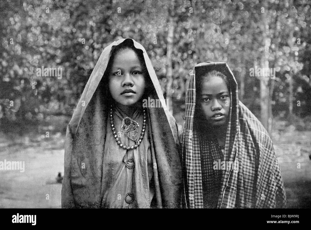 Malay girls Black and White Stock Photos & Images - Alamy
